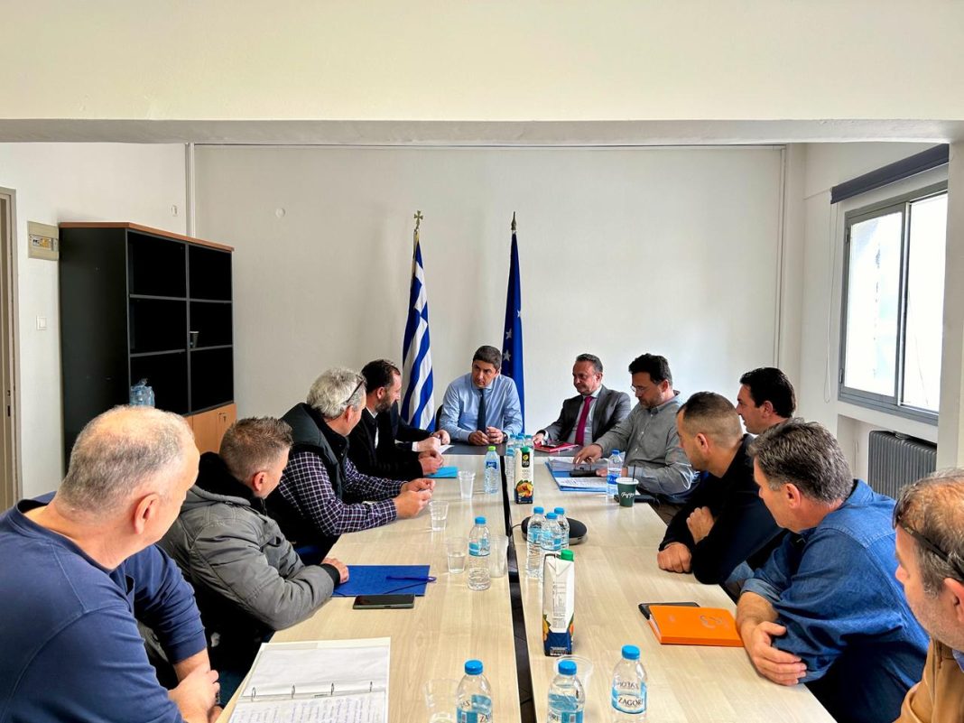 Συνάντηση Αυγενάκη με κτηνοτρόφους της Αταλάντης για την ευλογιά στα ...